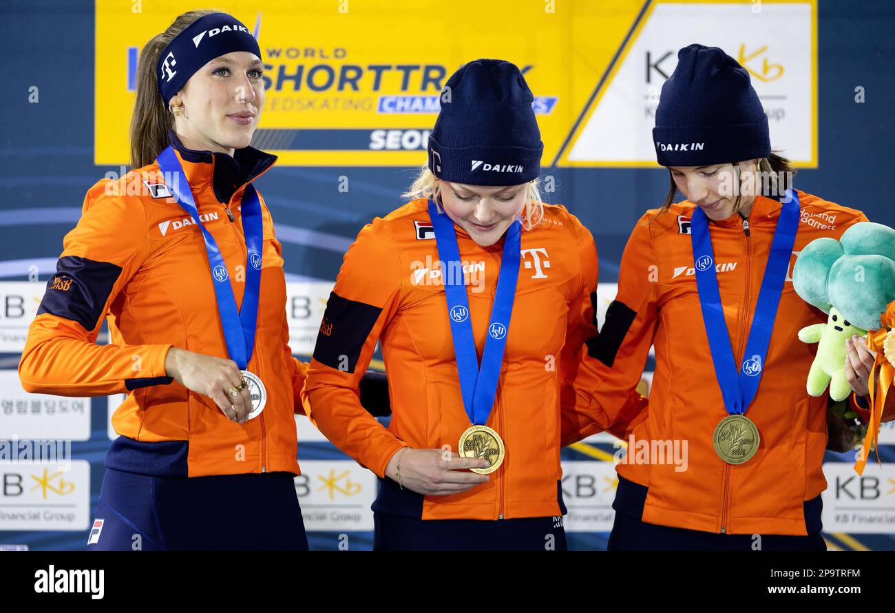 SEOUL - Suzanne Schulting (l), Xandra Velzeboer (m) and Selma Poutsma ...