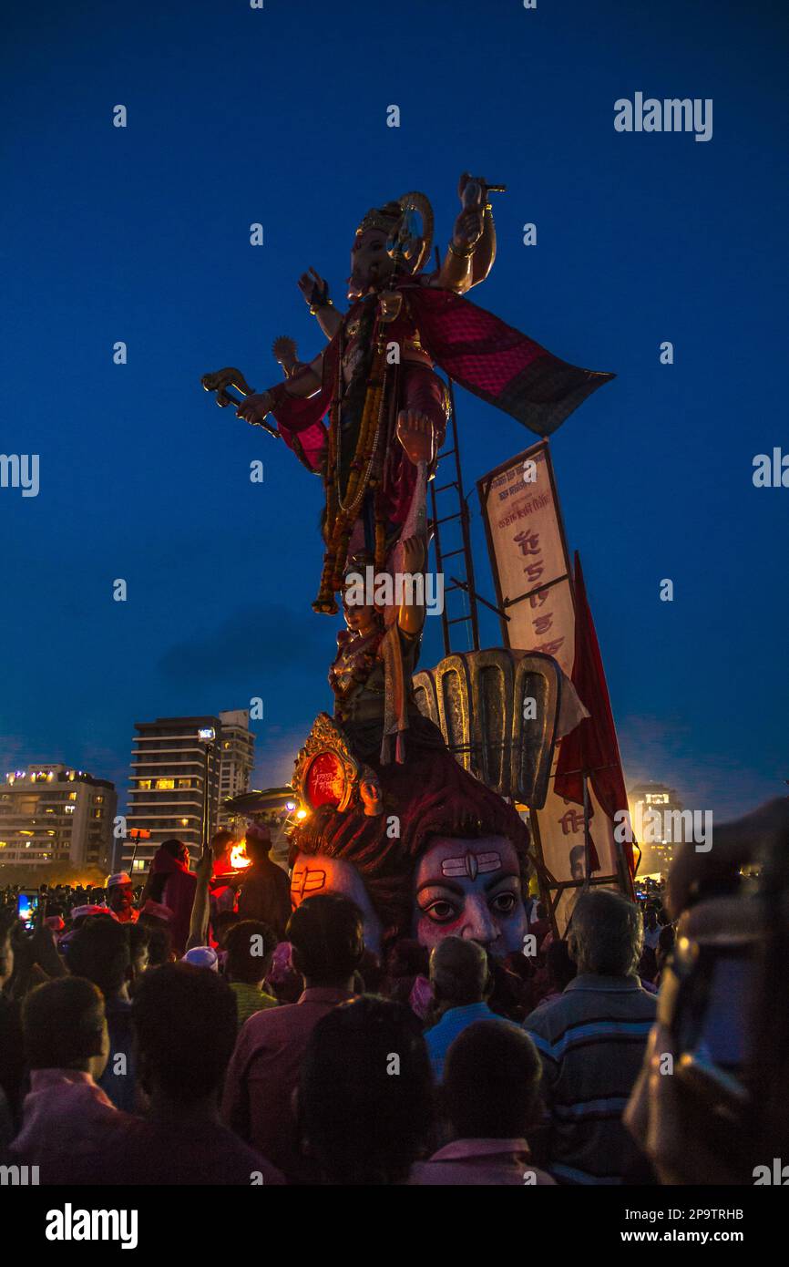 Ganapati Visarjan in Mumbai , Girgaon Chowpaty, Girgaum chowpatty ...