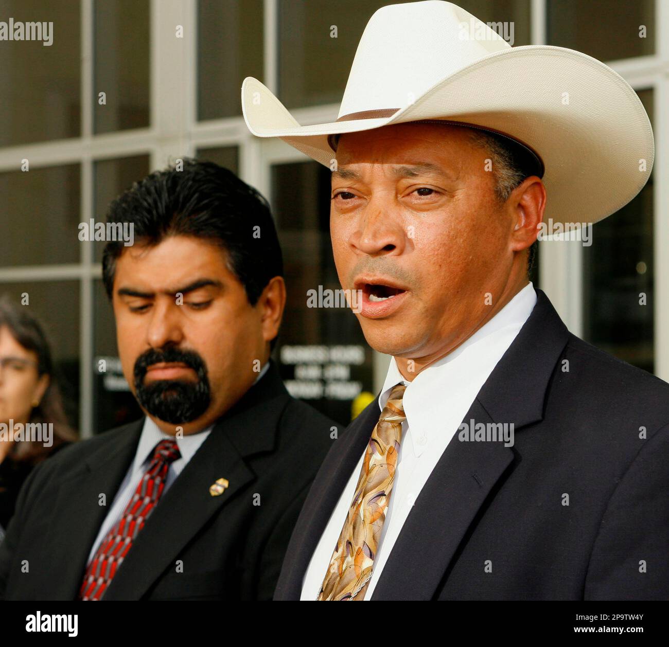 Texas Rangers Lt. Alvin Alexis, right, the lead investigator in the ...