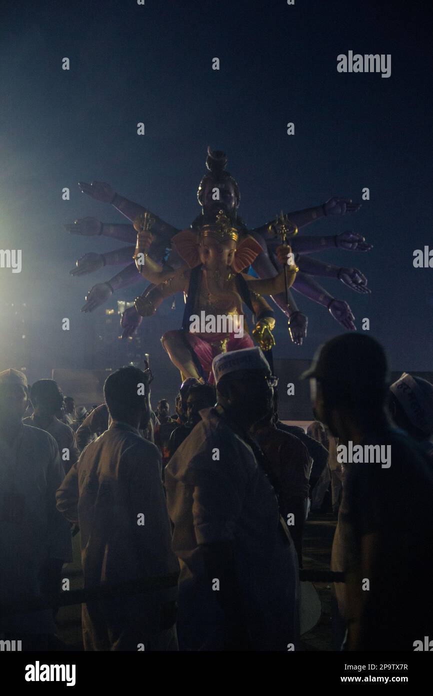 Ganapati Visarjan in Mumbai , Girgaon Chowpaty, Girgaum chowpatty ...