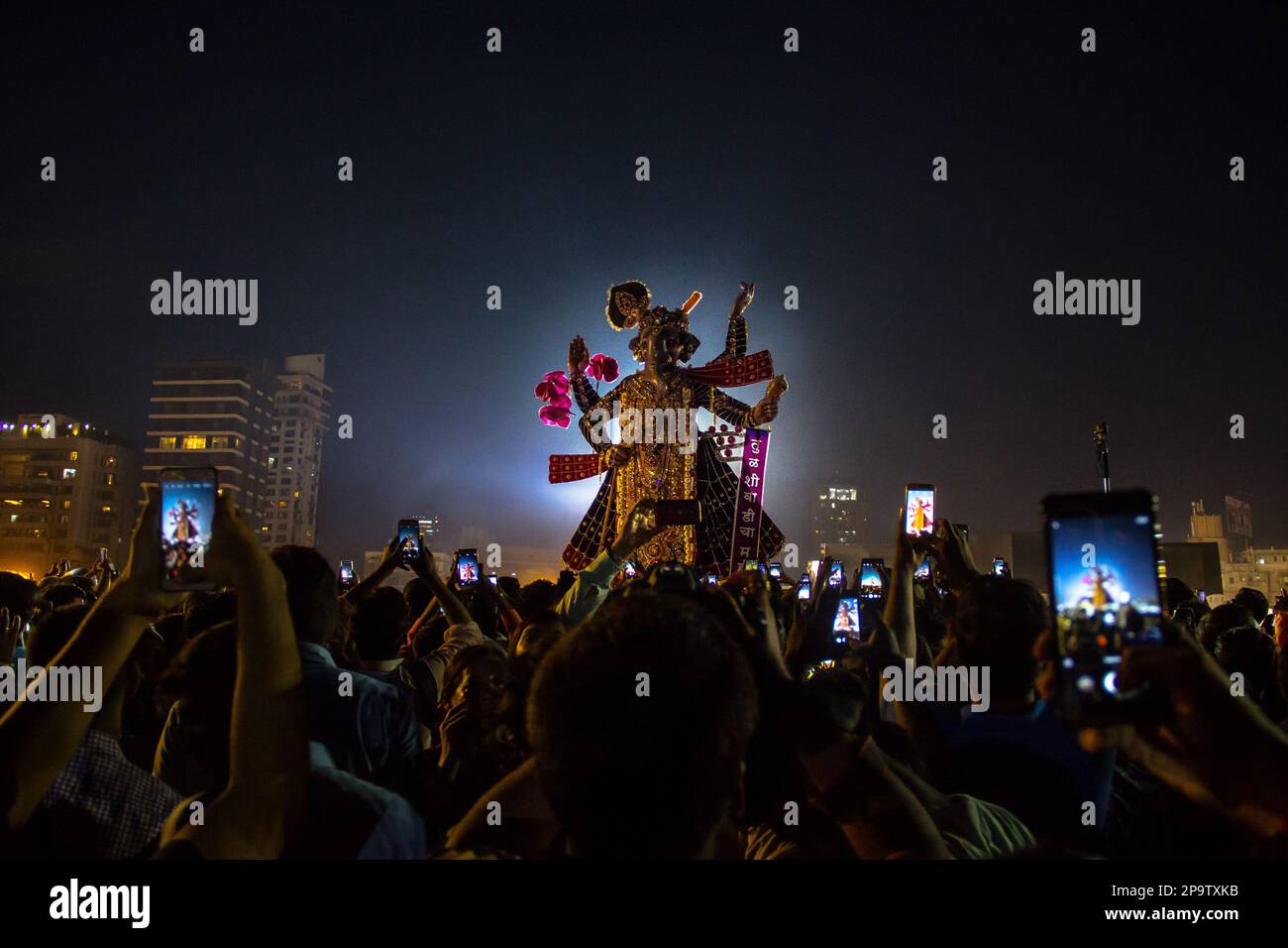 Ganapati Visarjan in Mumbai , Girgaon Chowpaty, Girgaum chowpatty ...
