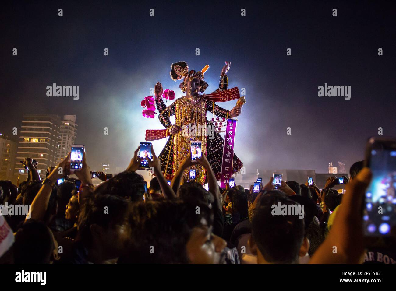 Ganapati Visarjan in Mumbai , Girgaon Chowpaty, Girgaum chowpatty ...