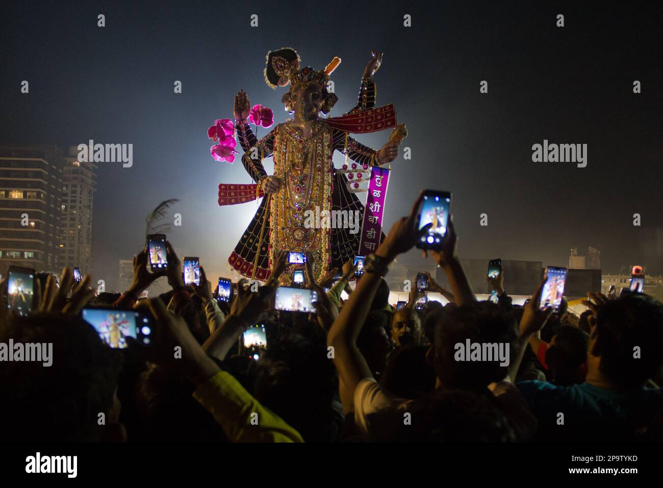 Ganapati Visarjan in Mumbai , Girgaon Chowpaty, Girgaum chowpatty ...