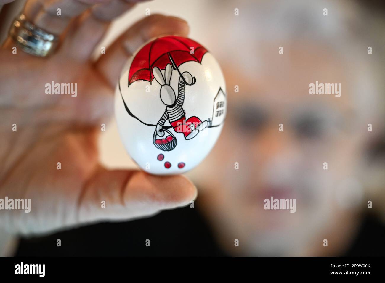 11 March 2023, Baden-Württemberg, Wangen im Allgäu: Artist Karin Meier ...