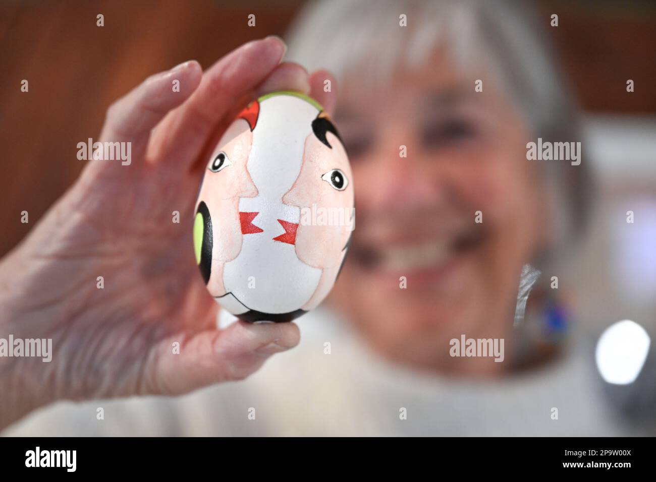 11 March 2023, Baden-Württemberg, Wangen im Allgäu: Artist Eva Schmidt ...