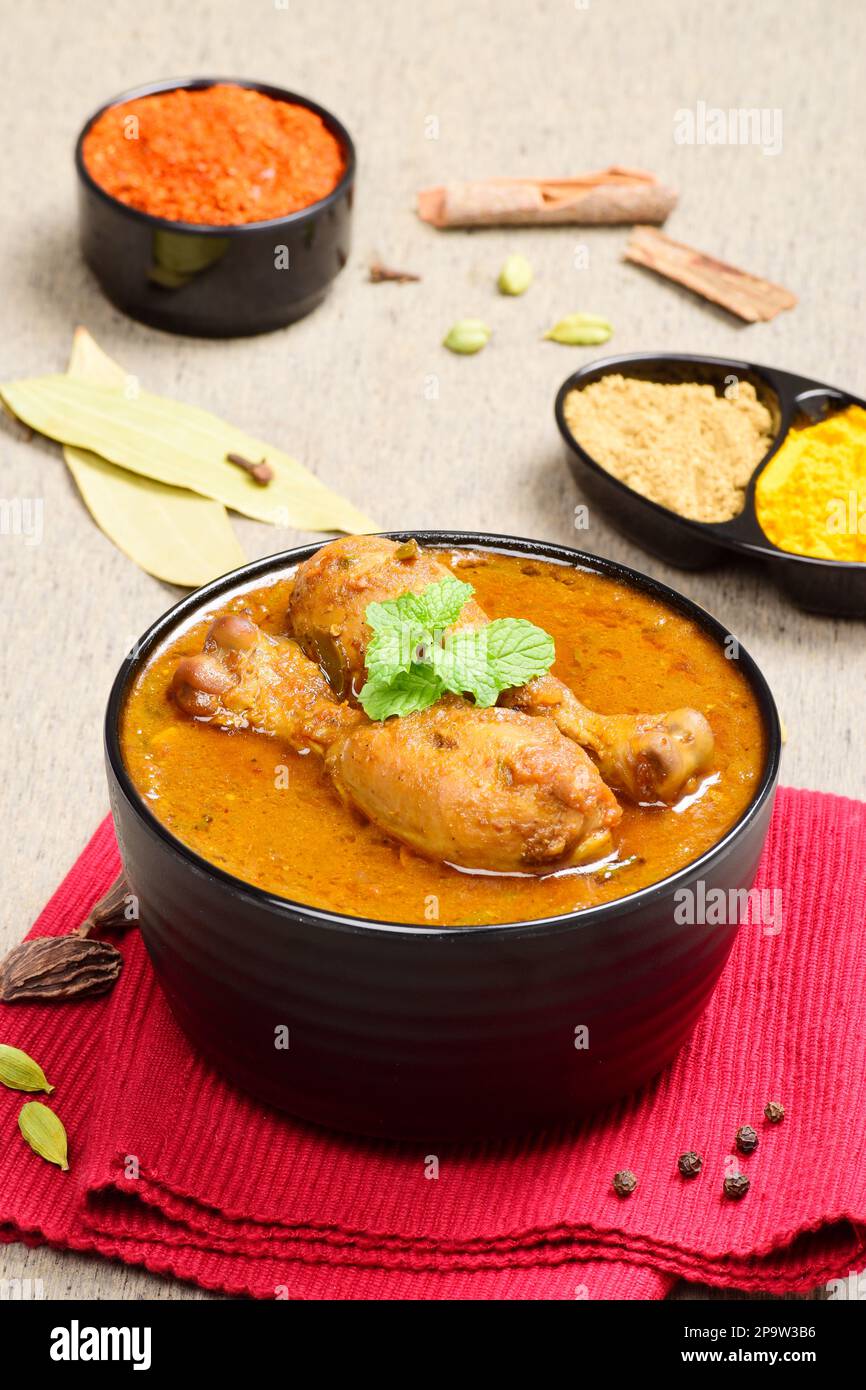 Spicy chicken curry in bowl with whole spices Stock Photo - Alamy