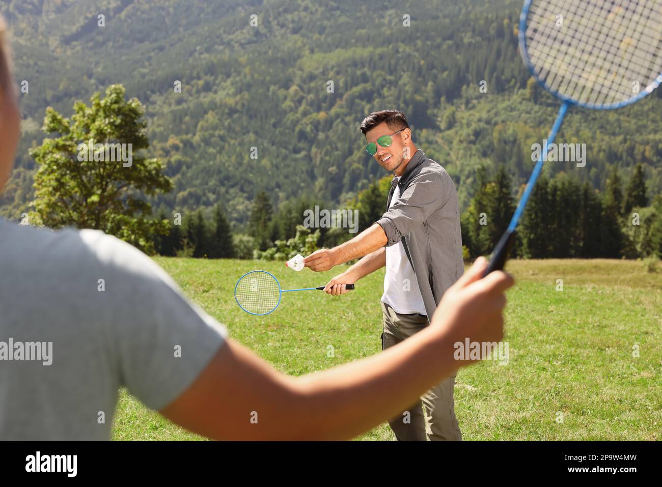Friends playing badminton hi-res stock photography and images - Alamy