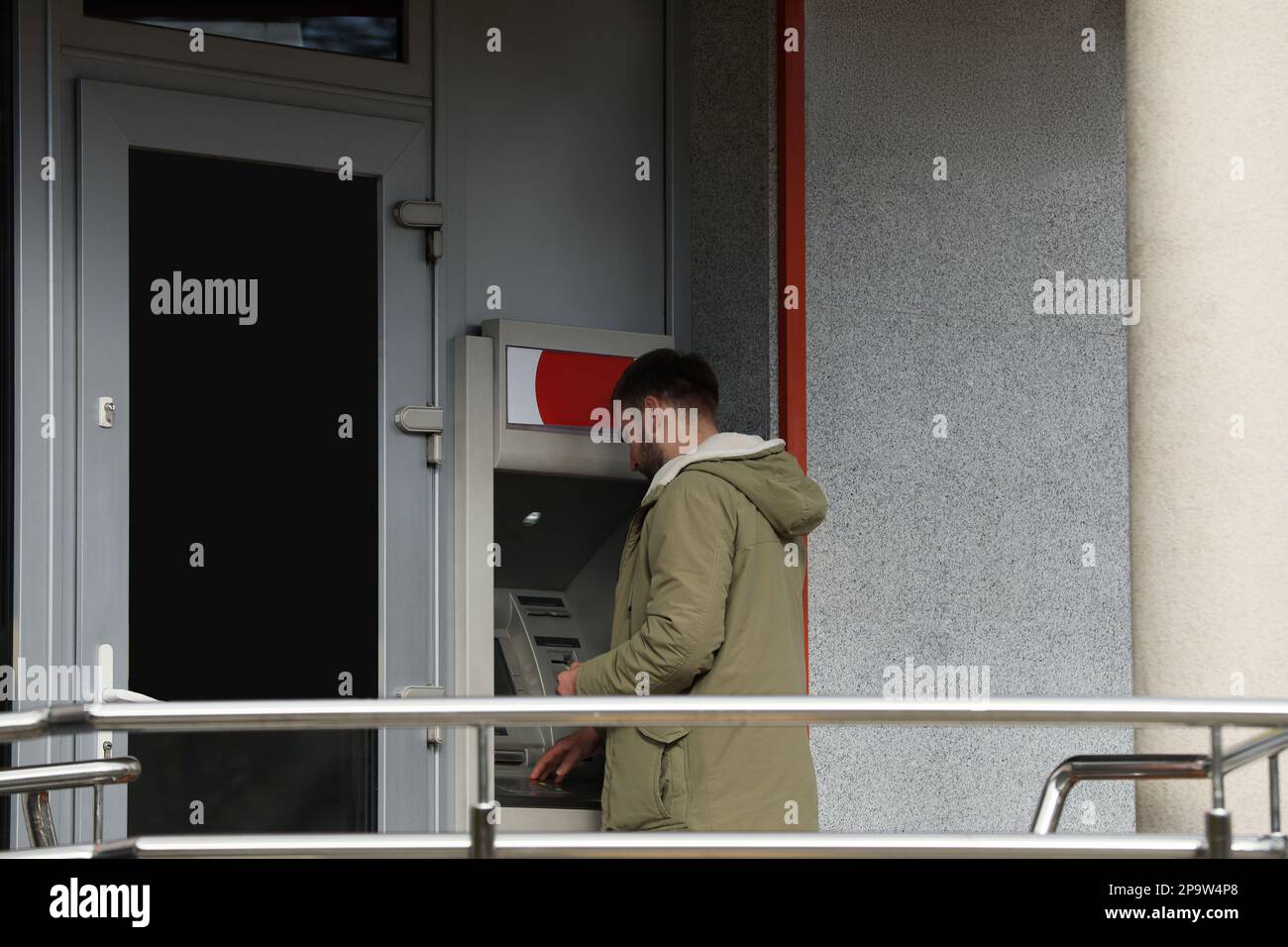 Using cash machine hi-res stock photography and images - Alamy