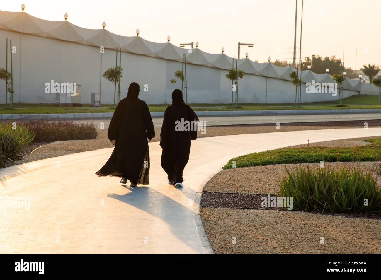 women wearing hijab walking in Abu Dhabi streets Stock Photo - Alamy