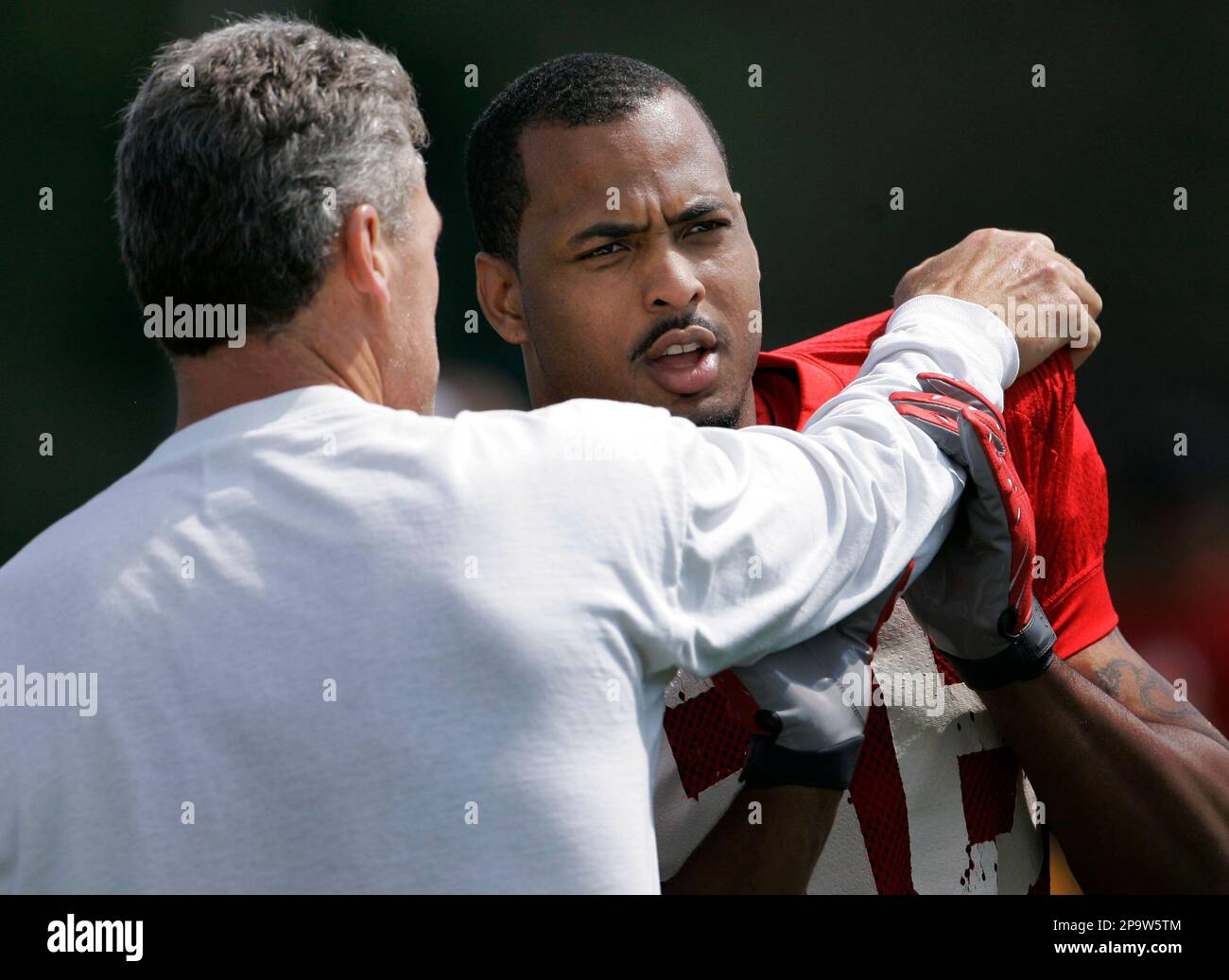 Kansas City Chiefs linebacker Derrick Johnson (56) works with ...
