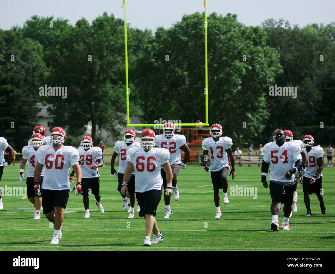The Kansas City Chiefs warm up to begin their afternoon practice at NFL ...