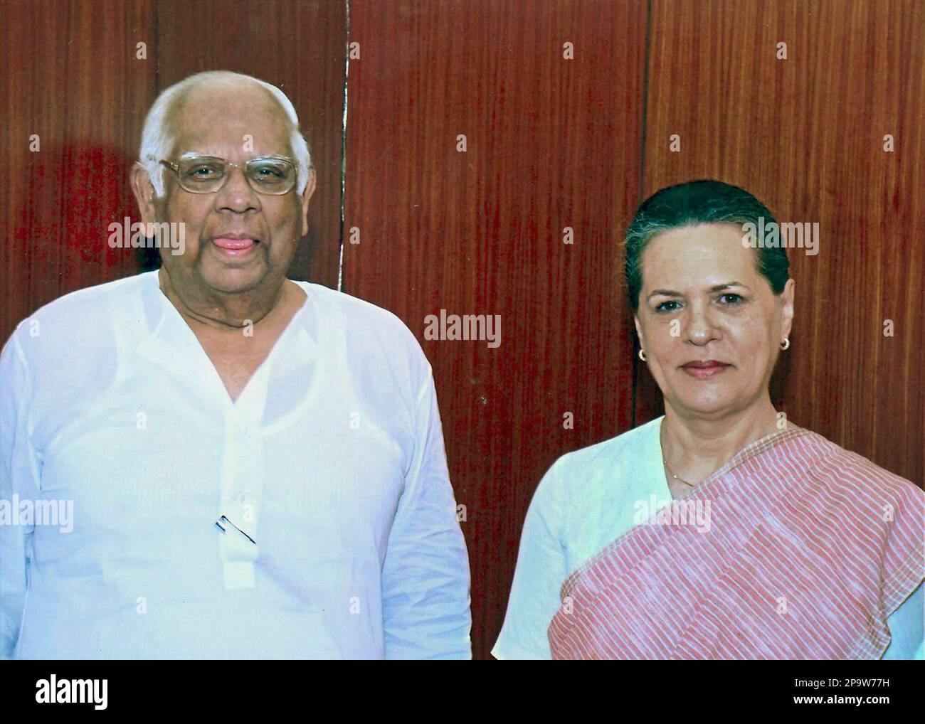 Indian Lower House Speaker Somnath Chatterjee, left, poses along with ...