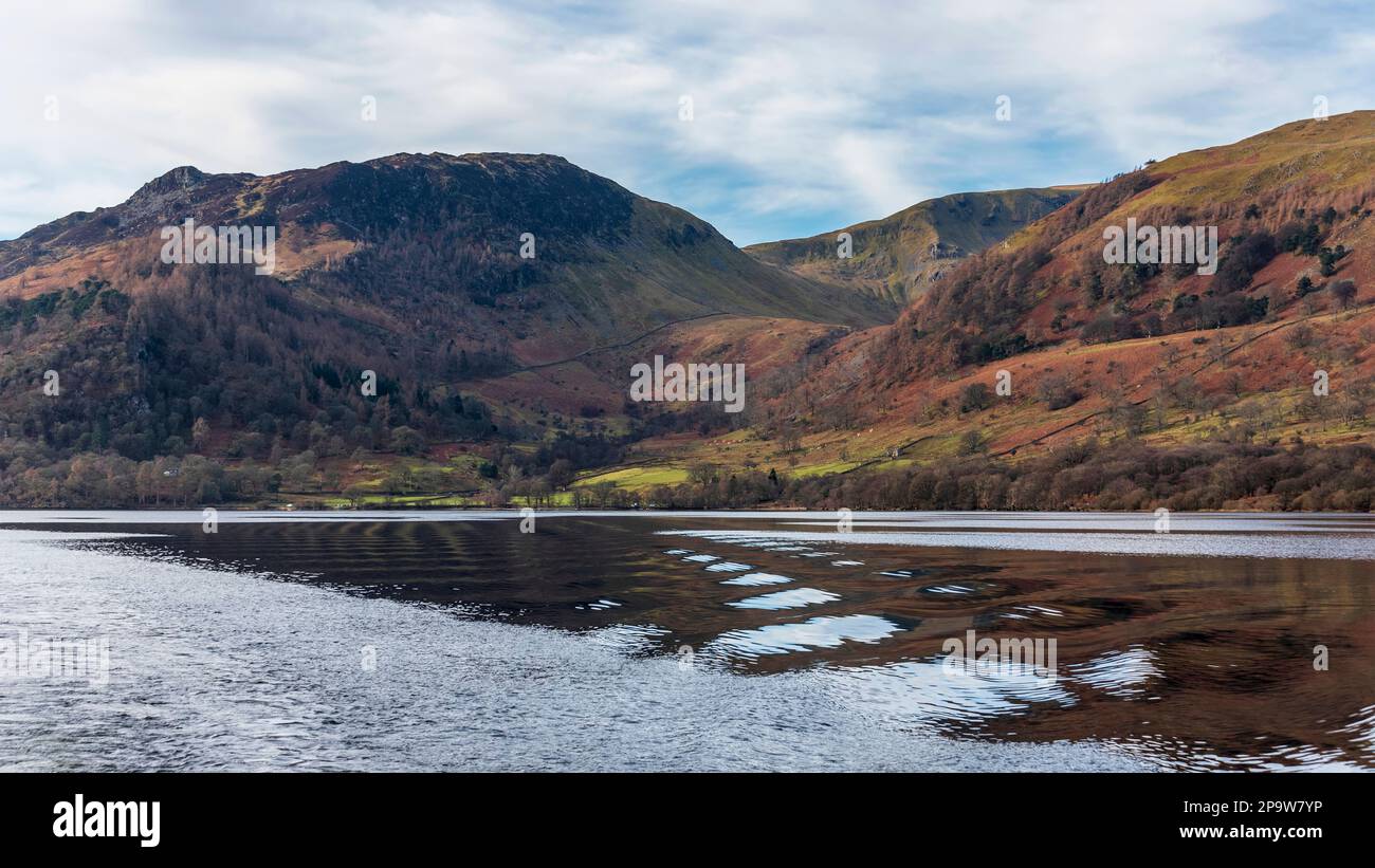 Beautiful Winter landscape image viewed from boat on Ullswater in Lake ...