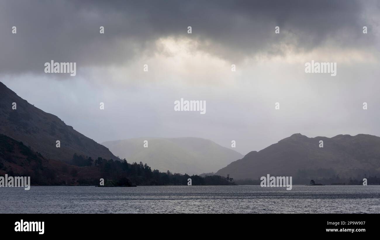 Beautiful Winter sunrise landscape over Ullwater in English Lake ...