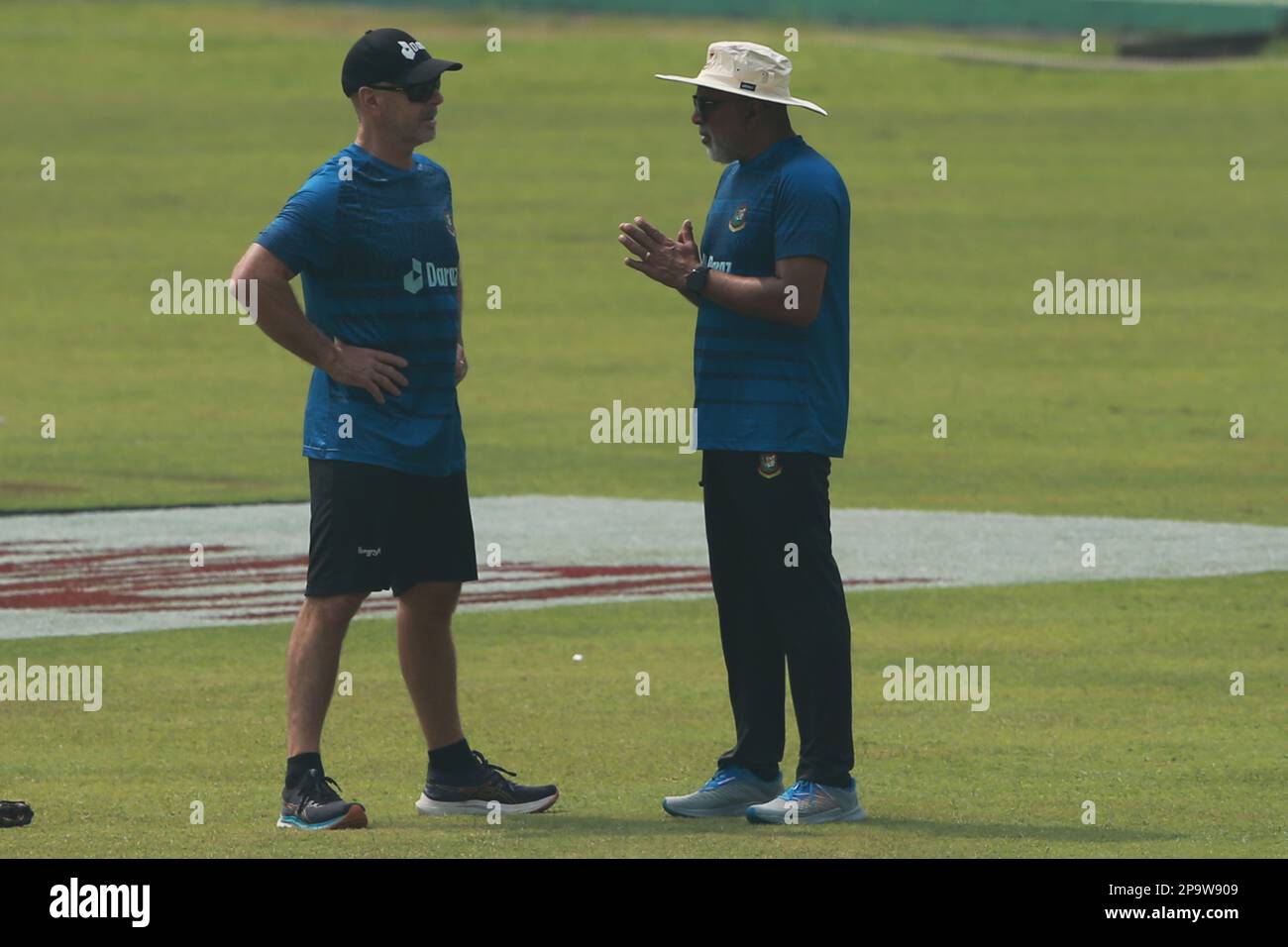 Bowling Coach Allan Donald and Head Coach Chandika Hathurusingha as ...