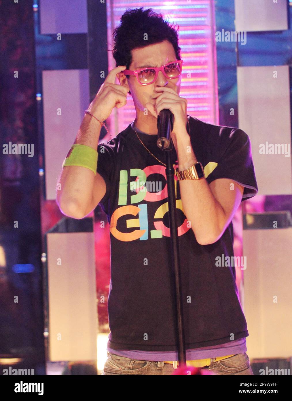 Cobra Starship singer Gabe Saporta makes an appearance on MTV's MiTRL ...