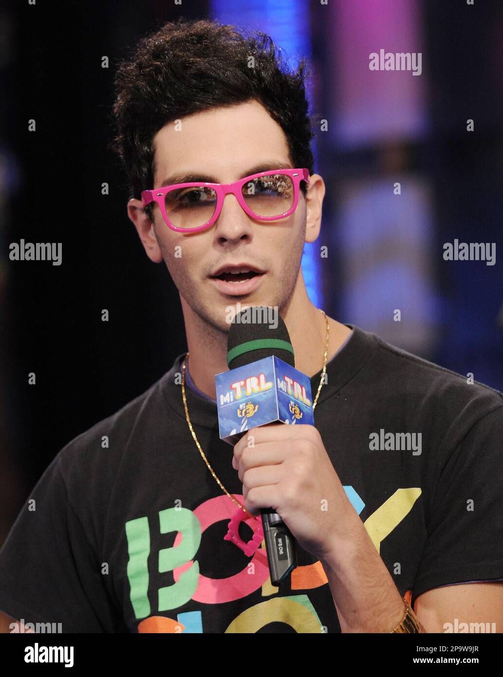 Cobra Starship singer Gabe Saporta makes an appearance on MTV's MiTRL ...