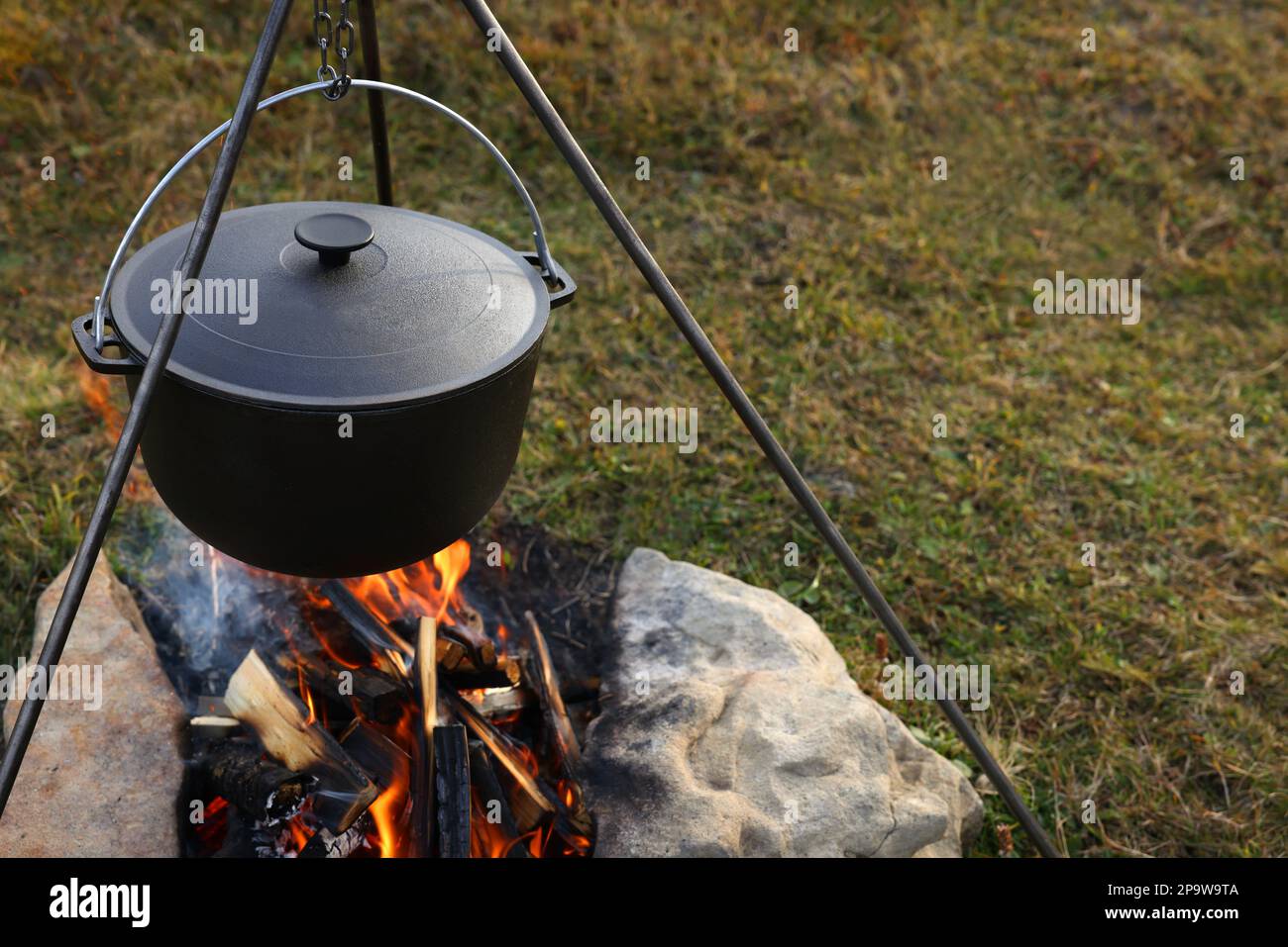 Cooking food on campfire hi-res stock photography and images - Alamy