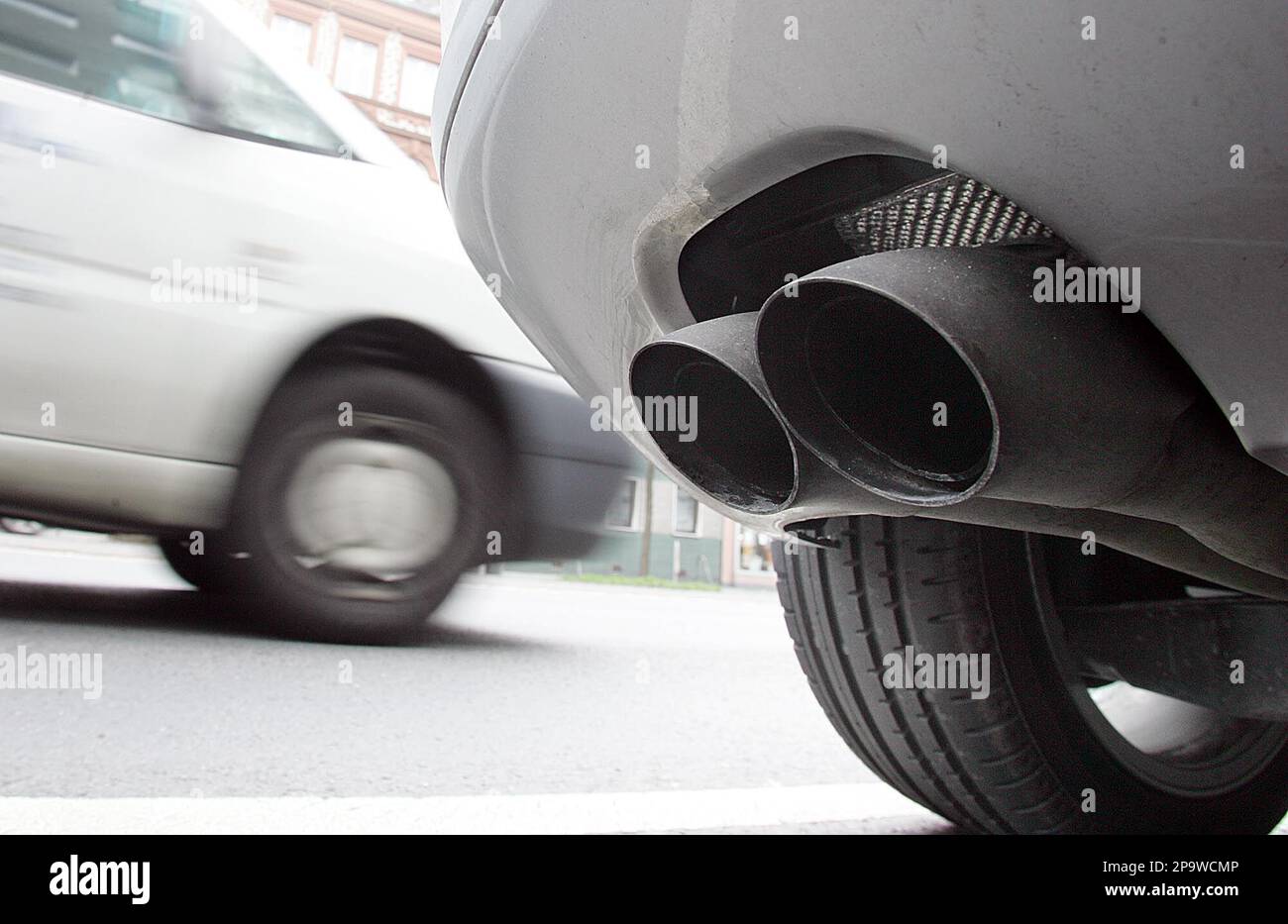 ** ARCHIV ** Der Auspuff eines Dieselfahrzeugs ist am 29. Maerz 2005 in ...