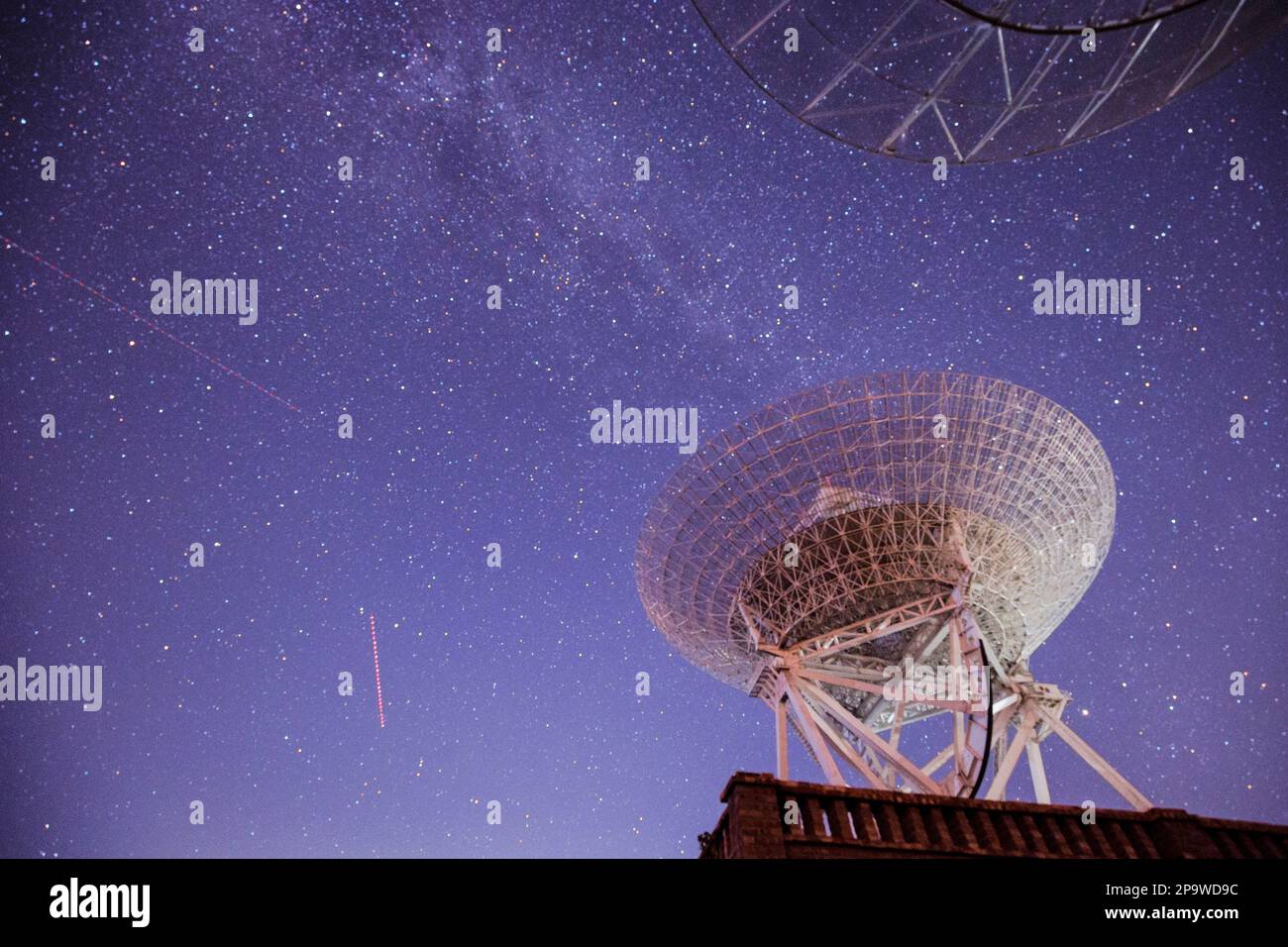Radio telescopes and the Milky Way at night Stock Photo - Alamy
