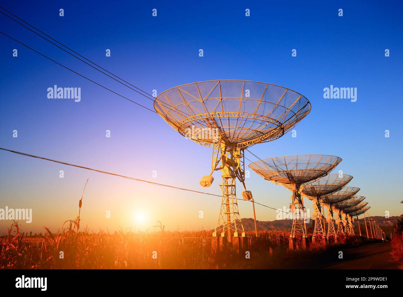 The observatory radio telescope Stock Photo - Alamy