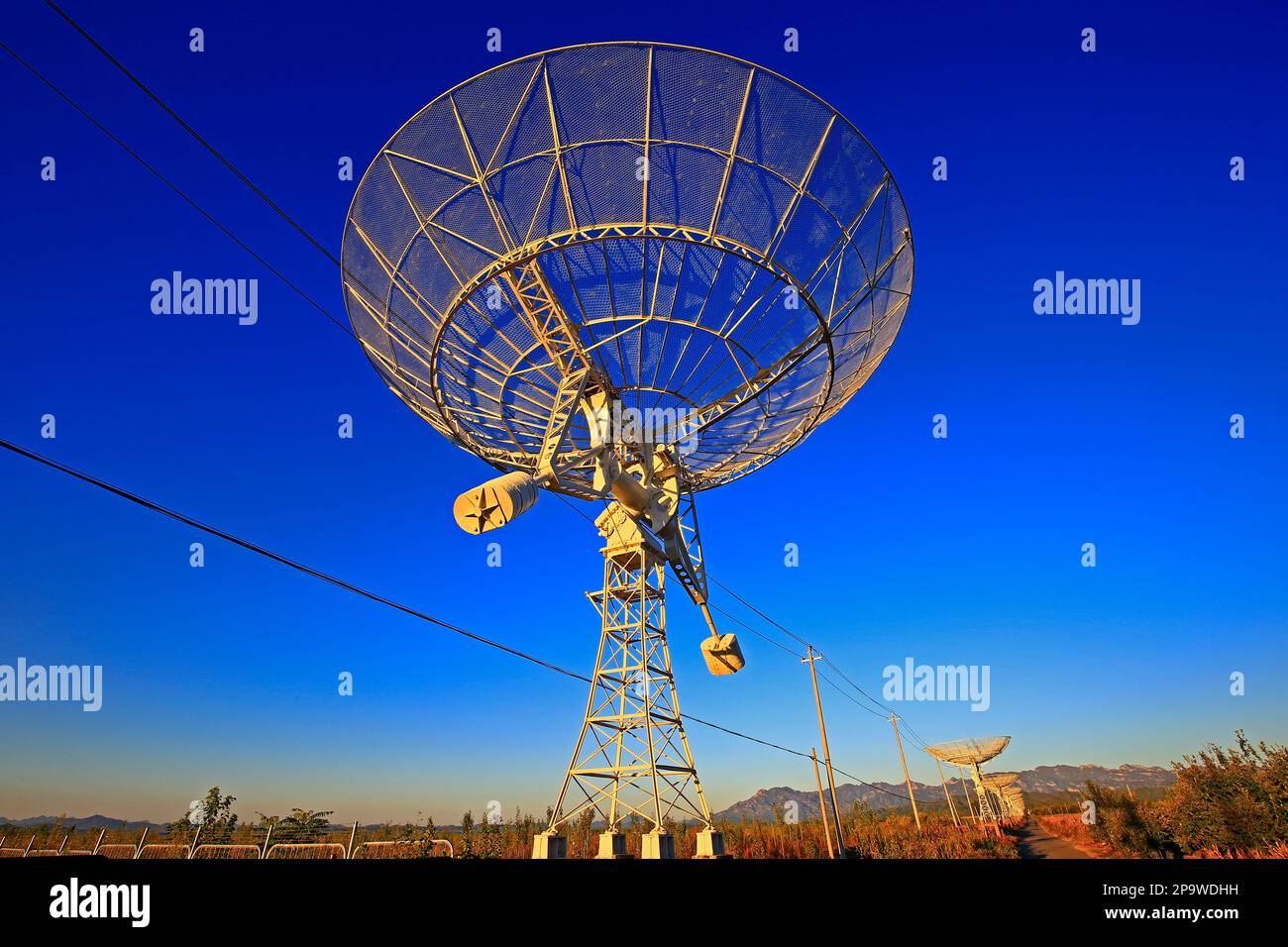 The observatory radio telescope Stock Photo - Alamy