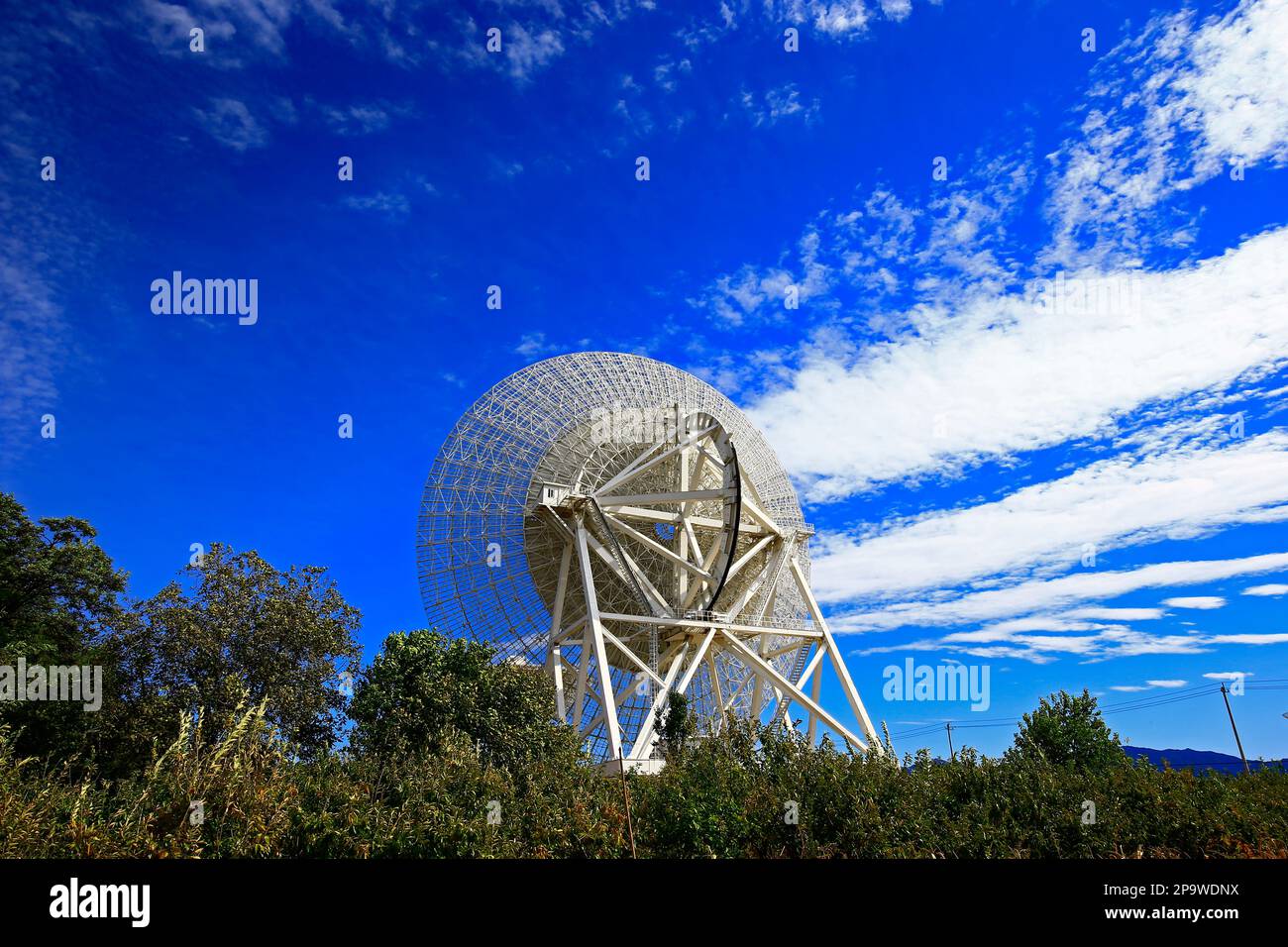 The observatory radio telescope Stock Photo - Alamy