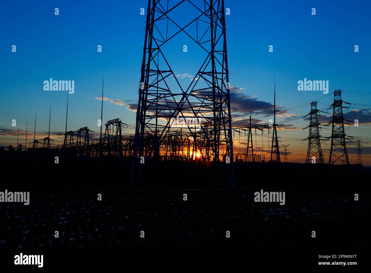 Pylon build structure hi-res stock photography and images - Alamy