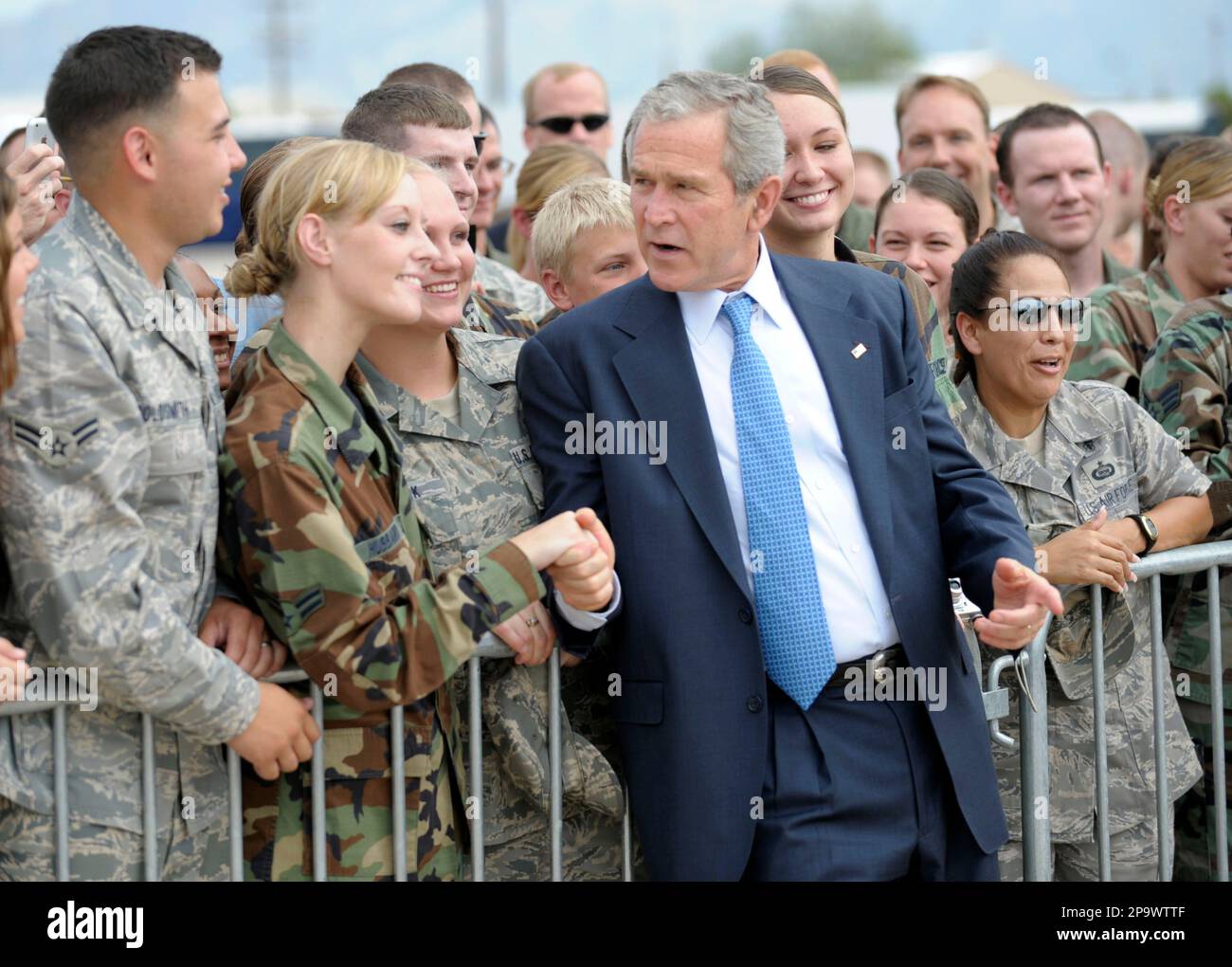 President Bush talks with military personal prior to boarding Air Force ...