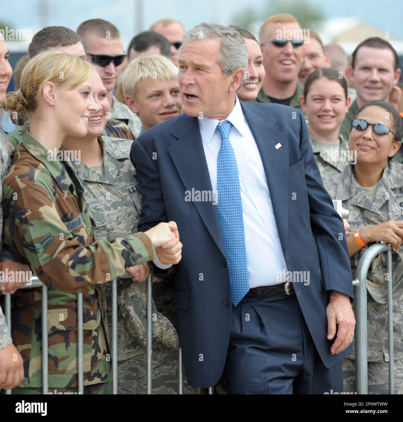 President Bush talks with military personal prior to boarding Air Force ...