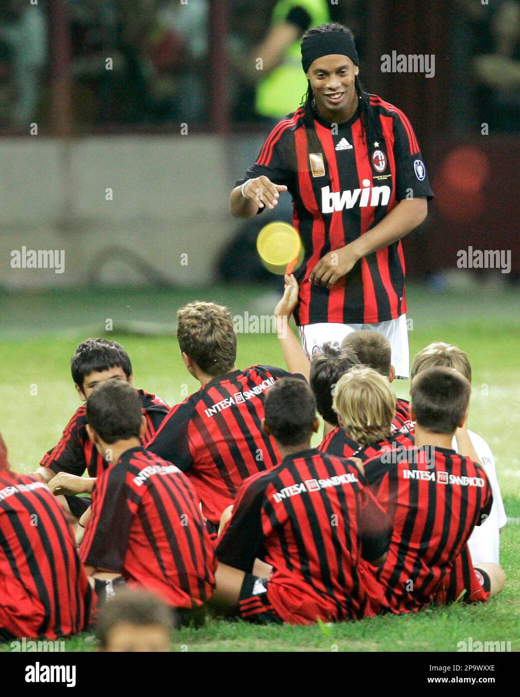 AC Milan Brazilian soccer star Ronaldinho is cheered by his young fans ...