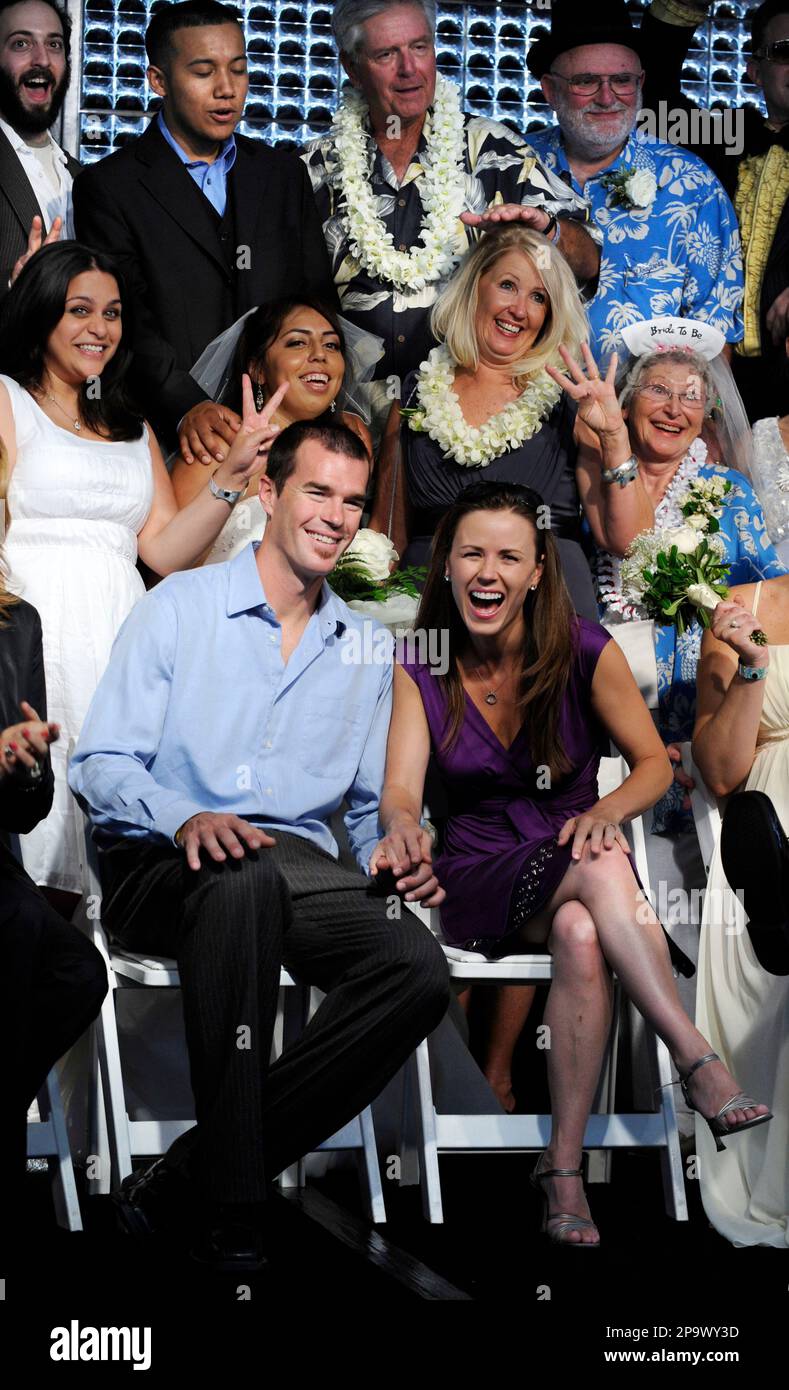 Reality TV stars Ryan and Trista Sutter, bottom, join 20 other couples ...
