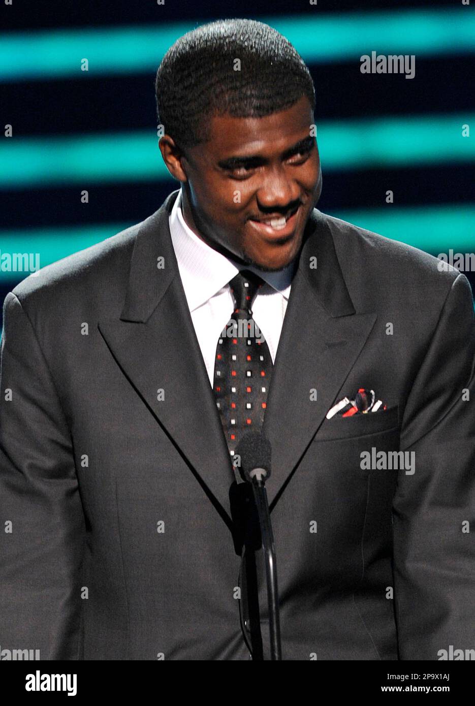 Kevin Everett accepts the Jimmy V award for perseverance at the 16th ...