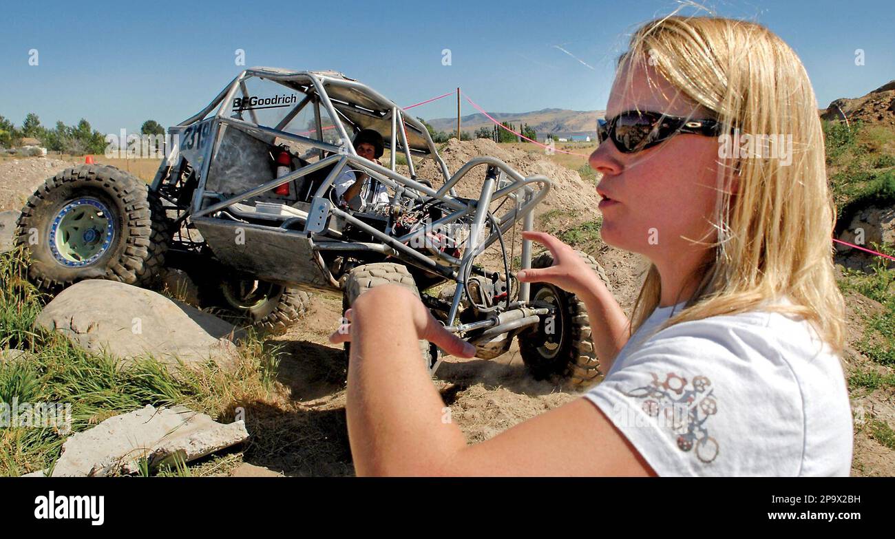 ** ADVANCE FOR WEEKEND EDITIONS JULY 20-21 **Shannon Poulson helps ...