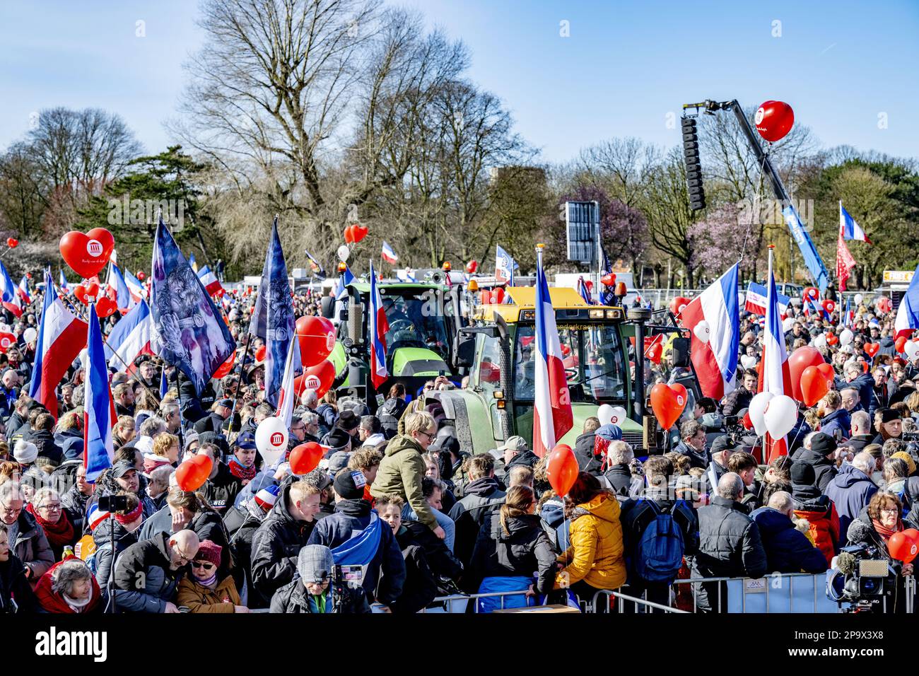 Protestant action force hi-res stock photography and images - Alamy