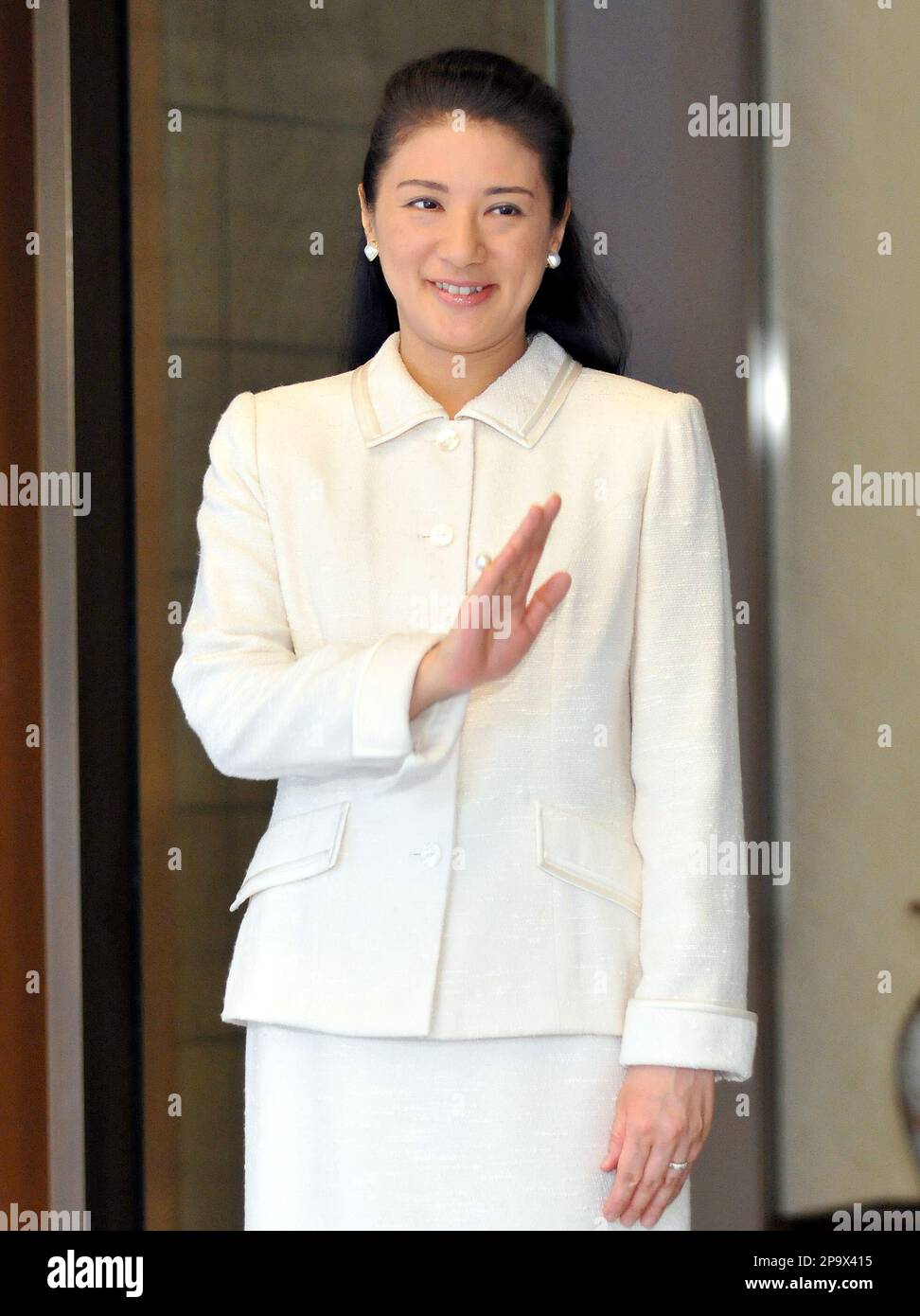 Crown Princess Masako waves her hand to send off her husband Crown ...