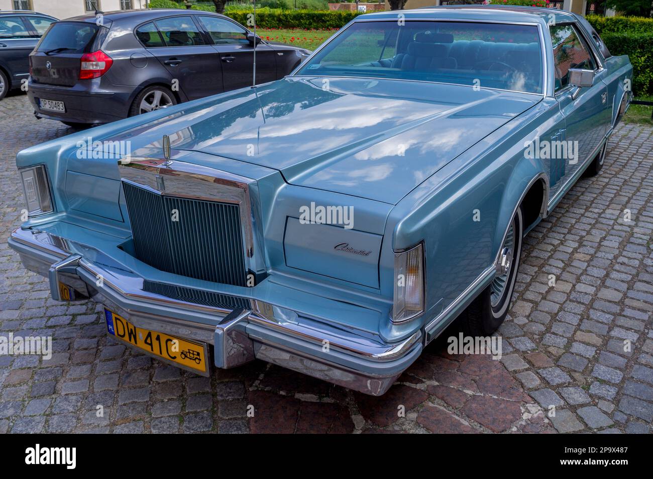 Blue Lincoln Continental Stock Photo - Alamy