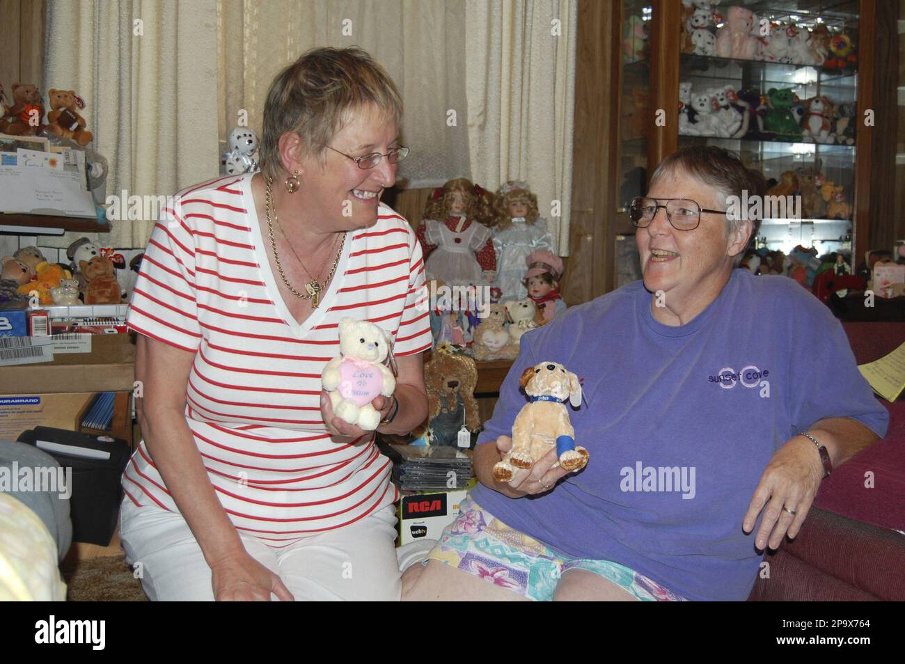 Pat Dace of Engalnd and Margaret Kiser of Allen trade Beanie Babies ...