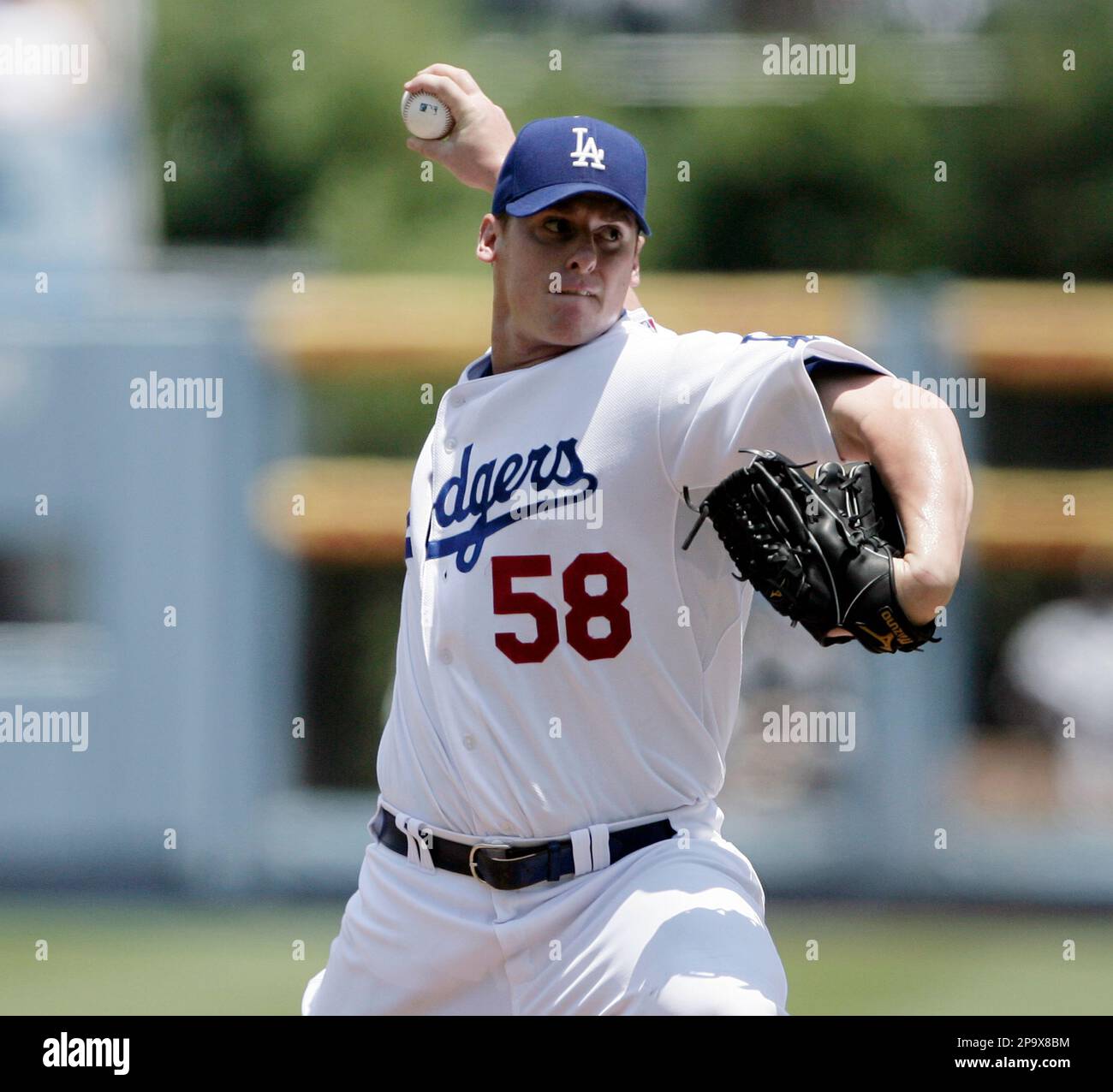 Los Angeles Dodgers pitcher Chad Billingsley pitches against the ...