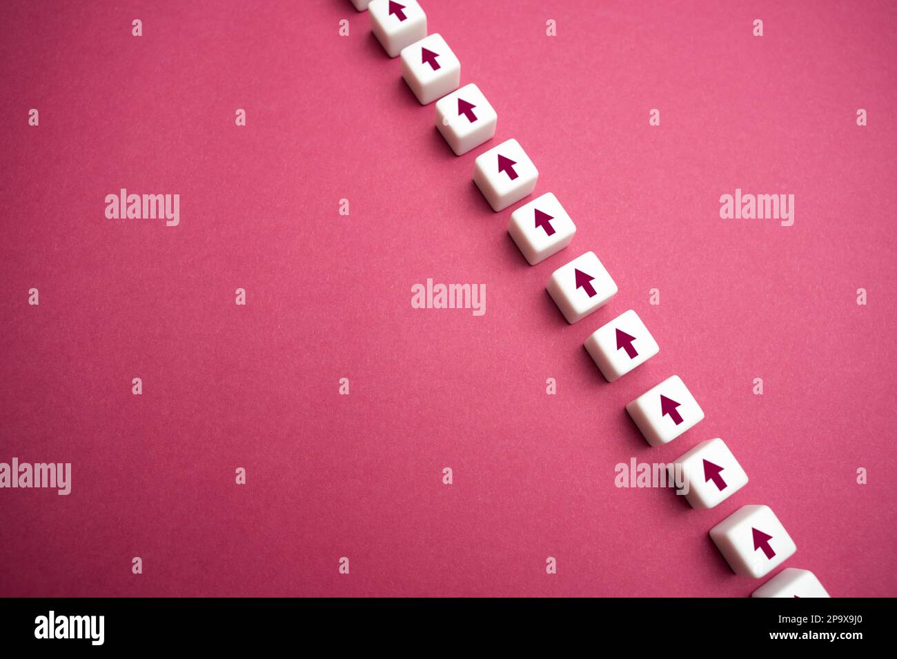 Sequential chain of arrows. Set course, make your way. Moving forward ...