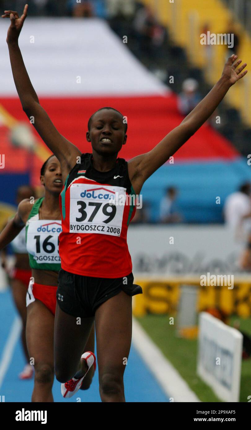 Winner Mercy Cherono,front, from Kenia and Bizunesh Urgesa from Etiopia ...