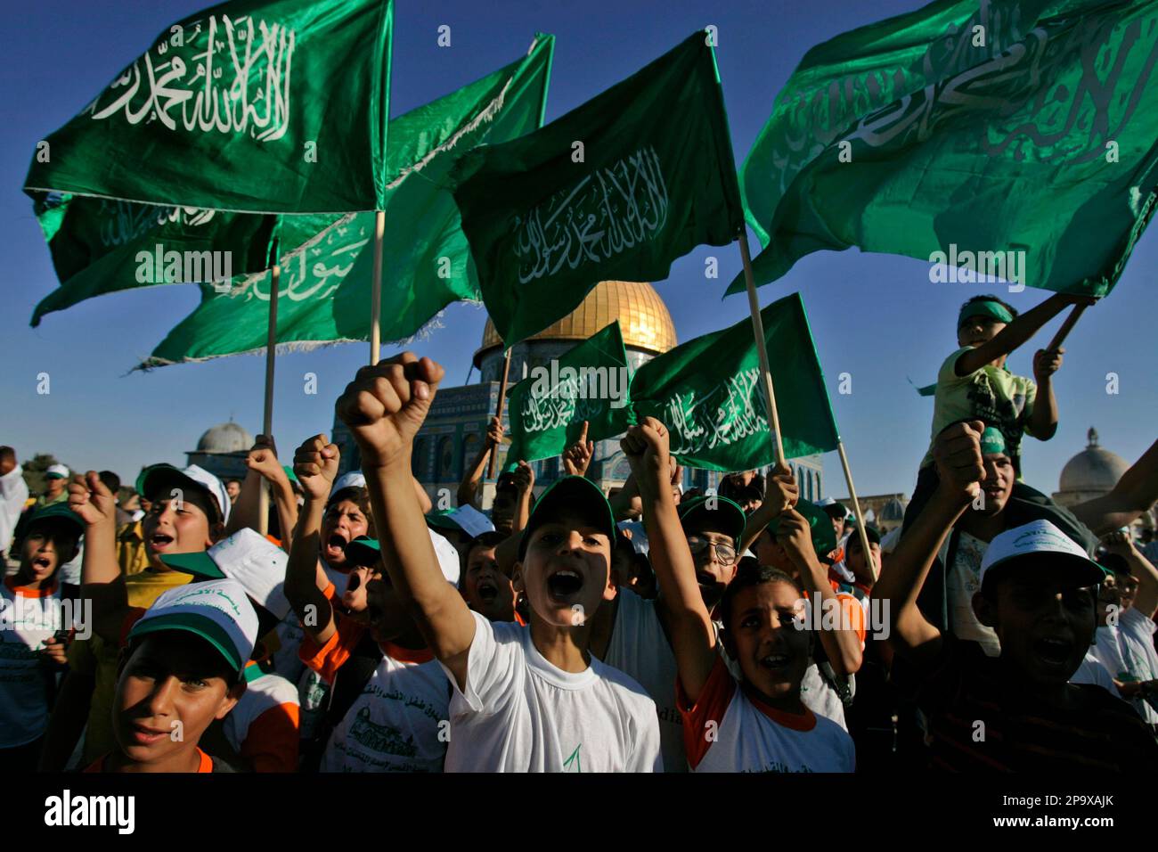 Muslims chant slogans and wave Islamic flags in front of the Dome of ...