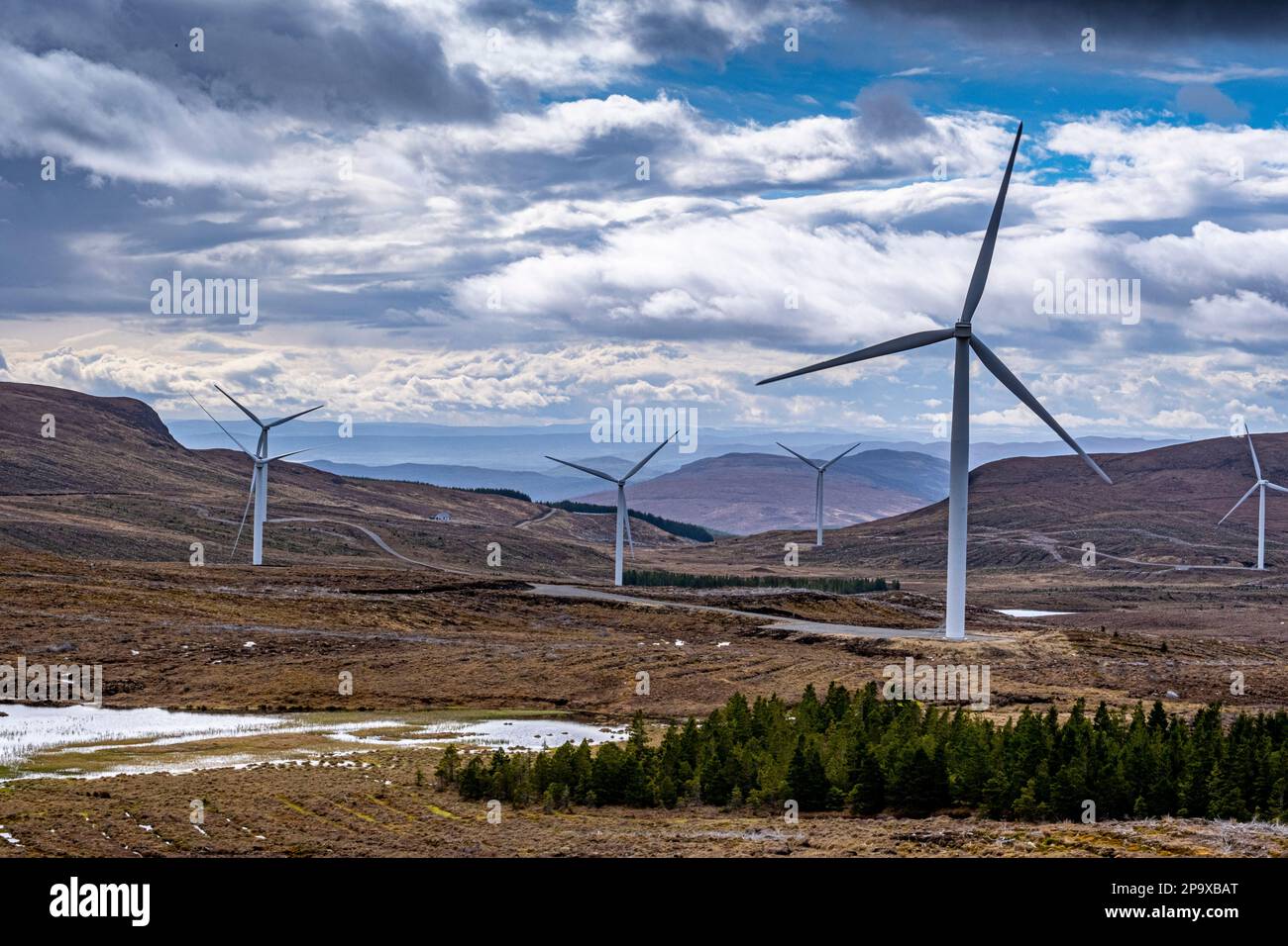 Windfarms in the UK Corriemoillie Wind Farm Stock Photo - Alamy