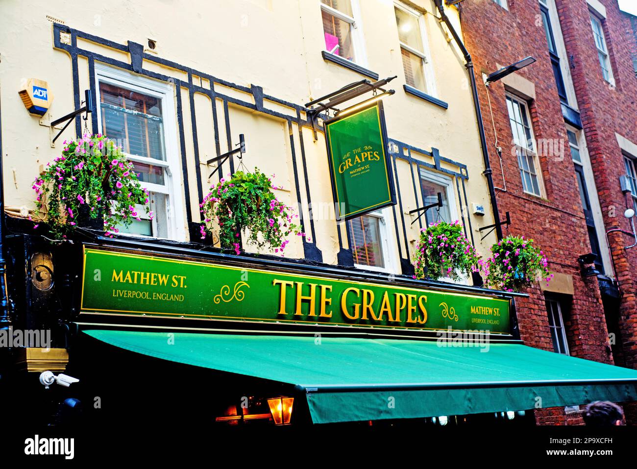 The Grapes Pub, Mathew Street, Liverpool, England, The Beatle Drank in ...