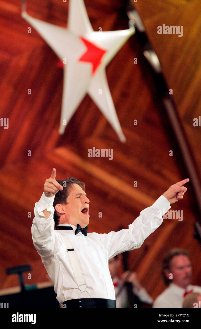 Keith Lockhart conducts the Boston Pops during a rehearsal at the Hatch ...