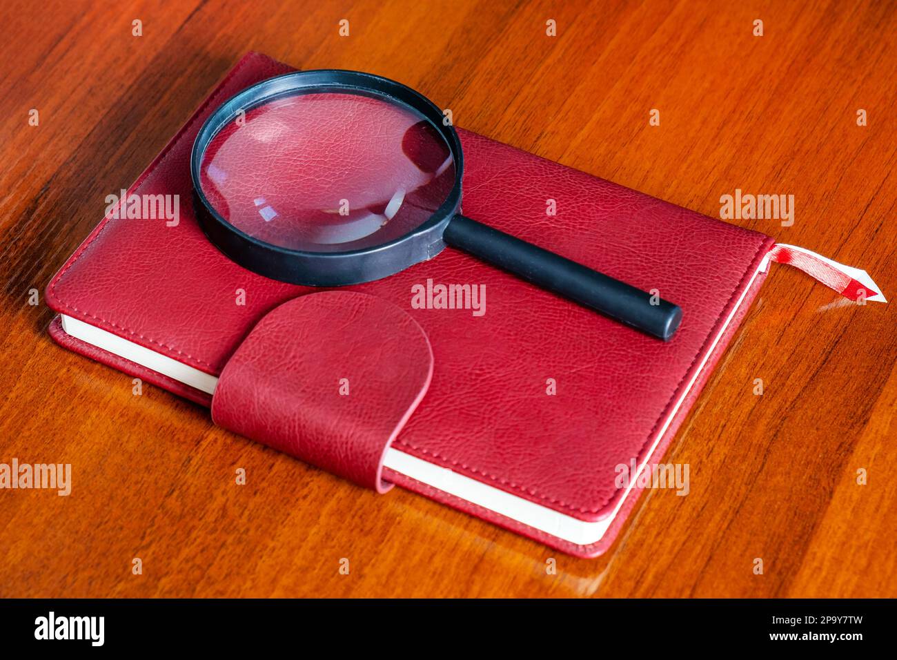 Note book magnifying glass hi-res stock photography and images - Alamy