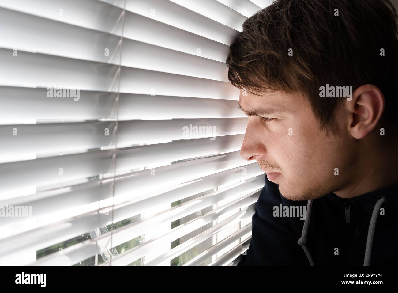 Peep hole man hi-res stock photography and images - Alamy