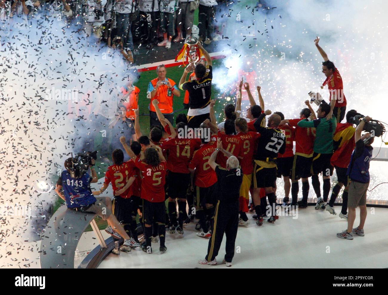 Spanish players celebrate with the trophy their 1-0 win at the end of ...