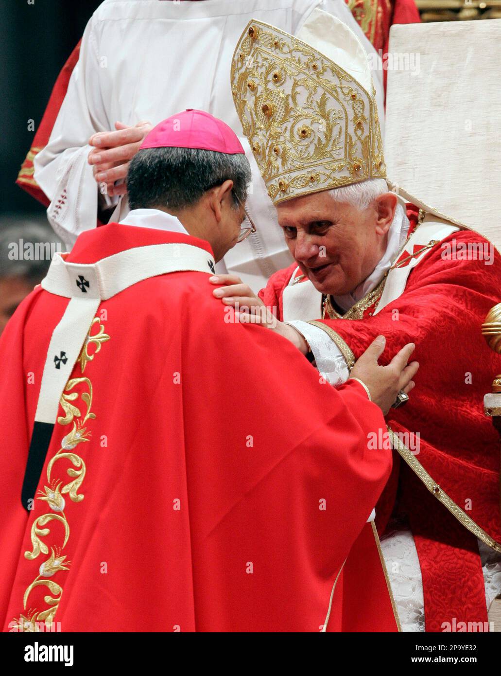 John Hung Shan-Chuan, Archbishop of Taipei, Taiwan, is embraced by Pope ...