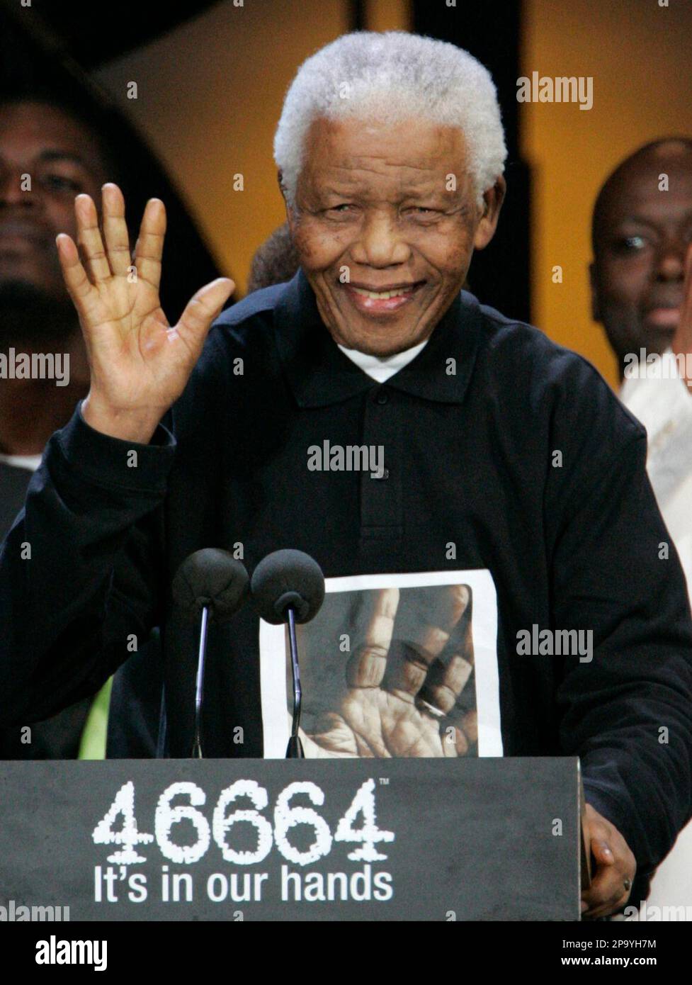 ** RETRANSMISSION TO PROVIDE ALTERNATIVE CROP ** Nelson Mandela, waves ...